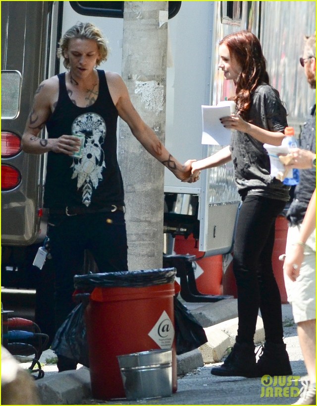 Jace And Clary Lily Collins And Jamie Bower Kiss