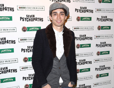 Robert Sheehan at the ‘Seven Psychopaths’ London premiere – TMI Source