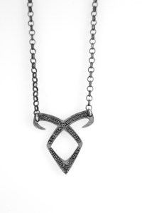 Exclusive: More official photos of ‘MORTAL INSTRUMENTS’ jewelry gifted ...