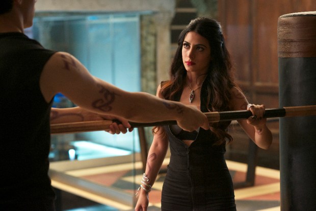 ‘Shadowhunters’ 1×06 Promotional Photos and Synopsis: ‘Of Men and ...